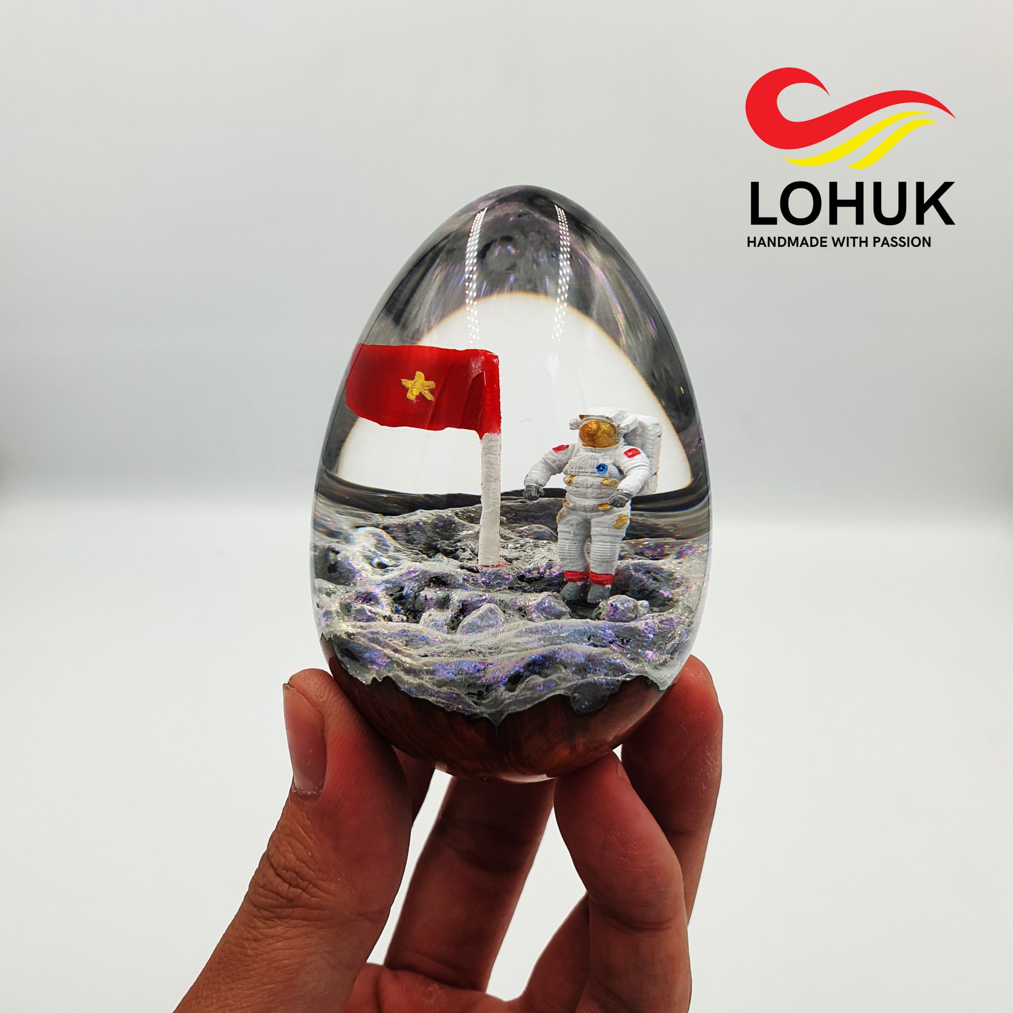 Egg Art - Astronaut V4 - LoHuK