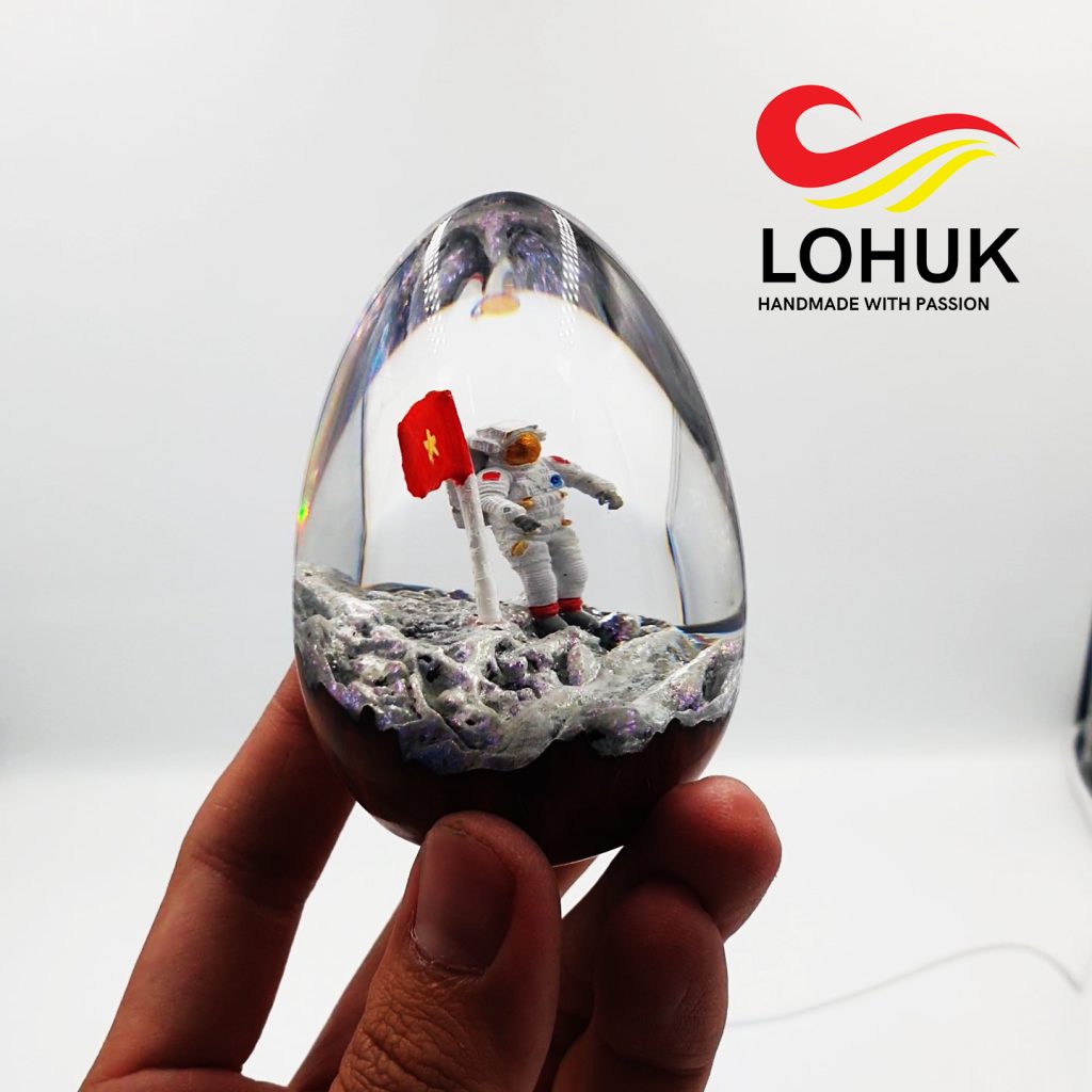 Egg Art - Astronaut V4 - LoHuK